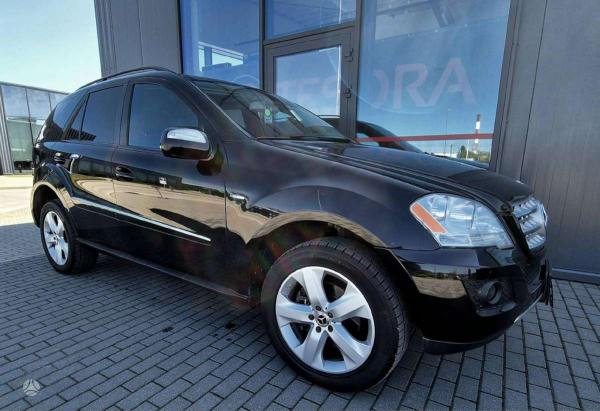Melns Mercedes-Benz ML 350 2009 Šauļi, ar dzinēja tilpumu 3.20 L un nobraukumu 220 tūkst. km par 8300 €, foto 2 vietnē AUTOMOTO.COM.LV