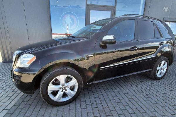 Melns Mercedes-Benz ML 350 2009 Šauļi, ar dzinēja tilpumu 3.20 L un nobraukumu 220 tūkst. km par 8300 €, foto 4 vietnē AUTOMOTO.COM.LV