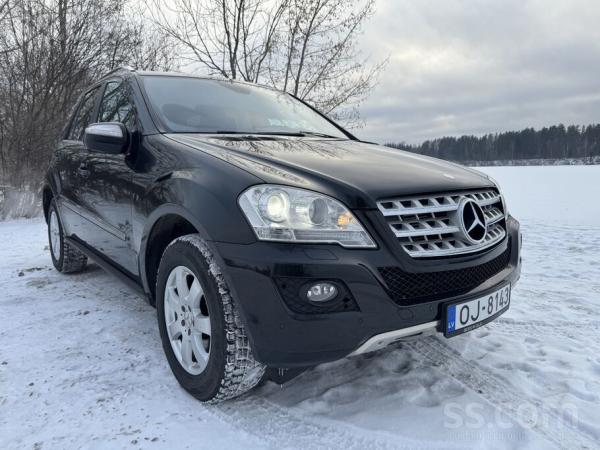 Black Mercedes-Benz ML 350 2009 in Ogre, with an engine capacity of 3.00 L and mileage of 307 thousand km for 8400 €, photo 1 on AUTOMOTO.COM.LV