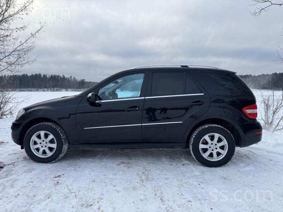 Melns Mercedes-Benz ML 350 2009 Ogre, ar dzinēja tilpumu 3.00 L un nobraukumu 307 tūkst. km par 8400 €, foto 4 vietnē AUTOMOTO.COM.LV