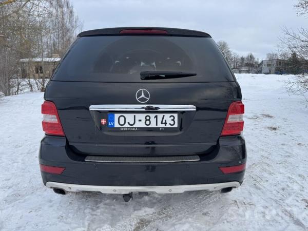 Black Mercedes-Benz ML 350 2009 in Ogre, with an engine capacity of 3.00 L and mileage of 307 thousand km for 8400 €, photo 8 on AUTOMOTO.COM.LV