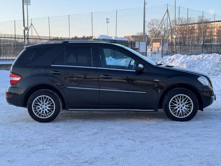 Melns Mercedes-Benz ML 350 2009 Jonava, ar dzinēja tilpumu 3.00 L un nobraukumu 285 tūkst. km par 9650 €, foto 11 vietnē AUTOMOTO.COM.LV