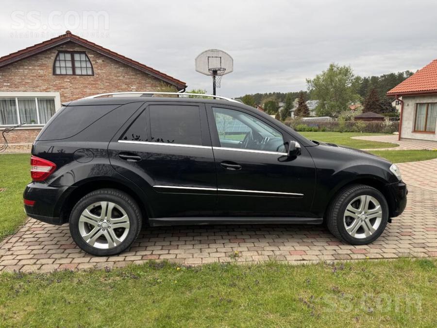 Черный Мерседес МЛ 350 2009 в Огре, объемом двигателя 3.00 л и пробегом 307 тыс. км за 6950 €, фото 5 на AUTOMOTO.COM.LV
