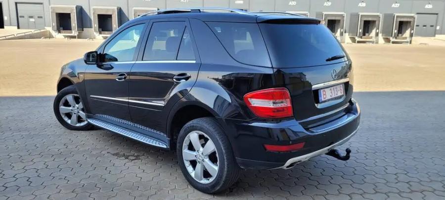 Melns Mercedes-Benz ML 350 2009 Rīga, ar dzinēja tilpumu 3.00 L un nobraukumu 248 tūkst. km par 9990 €, foto 6 vietnē AUTOMOTO.COM.LV