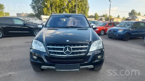 Melns Mercedes-Benz ML 350 2009 Rīga, ar dzinēja tilpumu 3.00 L un nobraukumu 278 tūkst. km par 8000 €, foto 1 vietnē AUTOMOTO.COM.LV