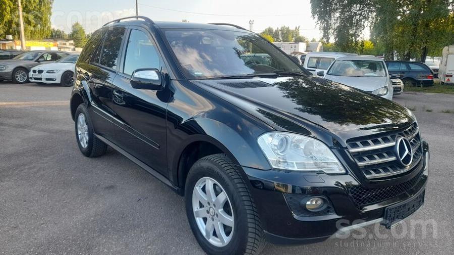Черный Мерседес МЛ 350 2009 в Рига, объемом двигателя 3.00 л и пробегом 278 тыс. км за 8000 €, фото 4 на AUTOMOTO.COM.LV