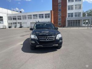 Black Mercedes-Benz ML 350 2009 in Marijampole, with an engine capacity of 3.00 L and mileage of 254 thousand km for 8800 €, photo 3 on AUTOMOTO.COM.LV