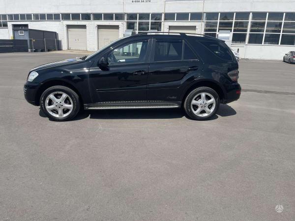 Black Mercedes-Benz ML 350 2009 in Marijampole, with an engine capacity of 3.00 L and mileage of 254 thousand km for 8800 €, photo 5 on AUTOMOTO.COM.LV