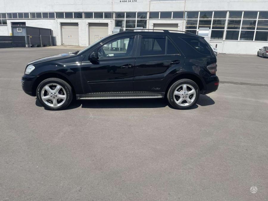 Black Mercedes-Benz ML 350 2009 in Marijampole, with an engine capacity of 3.00 L and mileage of 254 thousand km for 8800 €, photo 6 on AUTOMOTO.COM.LV