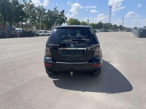 Black Mercedes-Benz ML 350 2009 in Marijampole, with an engine capacity of 3.00 L and mileage of 254 thousand km for 8800 €, photo 9 on AUTOMOTO.COM.LV