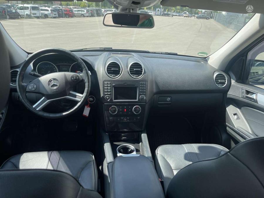 Black Mercedes-Benz ML 350 2009 in Marijampole, with an engine capacity of 3.00 L and mileage of 254 thousand km for 8800 €, photo 11 on AUTOMOTO.COM.LV