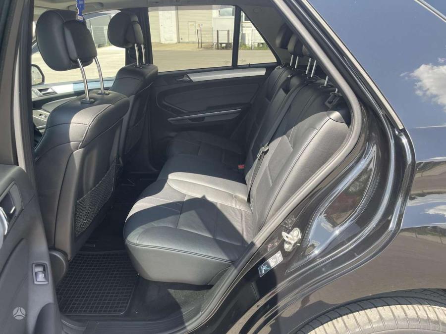 Black Mercedes-Benz ML 350 2009 in Marijampole, with an engine capacity of 3.00 L and mileage of 254 thousand km for 8800 €, photo 16 on AUTOMOTO.COM.LV