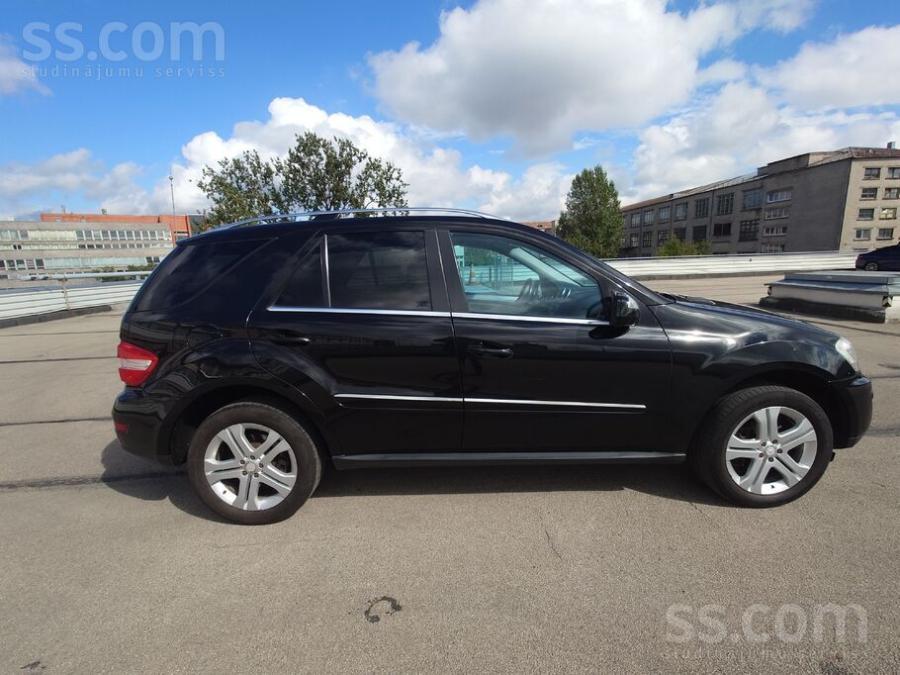 Melns Mercedes-Benz ML 350 2009 Rīga, ar dzinēja tilpumu 3.00 L un nobraukumu 327 tūkst. km par 8000 €, foto 3 vietnē AUTOMOTO.COM.LV