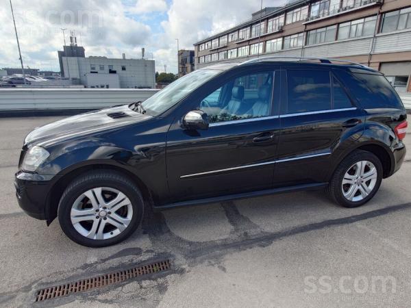 Melns Mercedes-Benz ML 350 2009 Rīga, ar dzinēja tilpumu 3.00 L un nobraukumu 327 tūkst. km par 8000 €, foto 4 vietnē AUTOMOTO.COM.LV