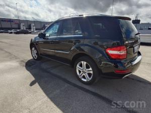 Melns Mercedes-Benz ML 350 2009 Rīga, ar dzinēja tilpumu 3.00 L un nobraukumu 327 tūkst. km par 8000 €, foto 5 vietnē AUTOMOTO.COM.LV