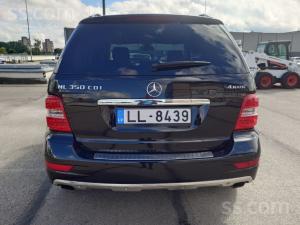 Melns Mercedes-Benz ML 350 2009 Rīga, ar dzinēja tilpumu 3.00 L un nobraukumu 327 tūkst. km par 8000 €, foto 7 vietnē AUTOMOTO.COM.LV