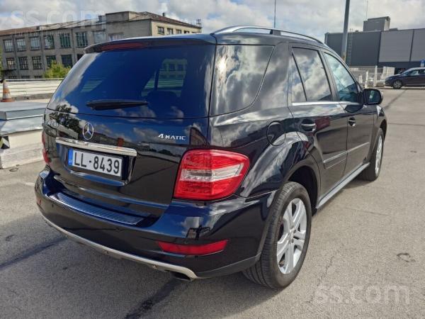 Melns Mercedes-Benz ML 350 2009 Rīga, ar dzinēja tilpumu 3.00 L un nobraukumu 327 tūkst. km par 8000 €, foto 8 vietnē AUTOMOTO.COM.LV
