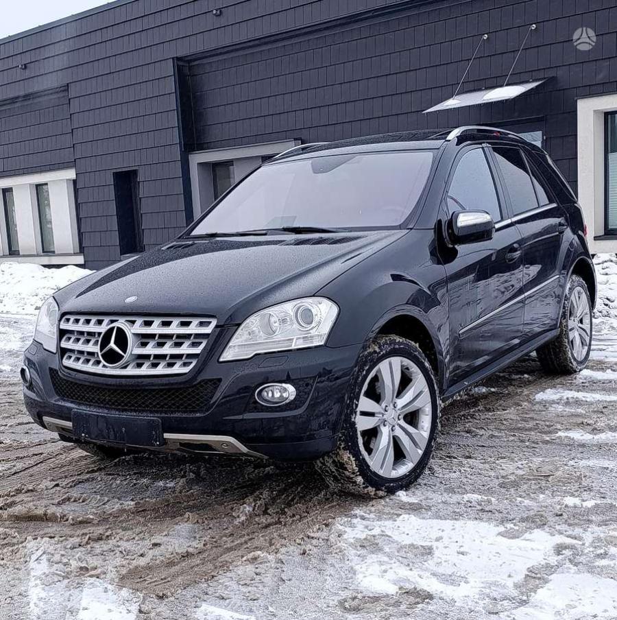 Melns Mercedes-Benz ML 350 2010 Kauņa, ar dzinēja tilpumu 2.99 L un nobraukumu 369 tūkst. km par 6999 €, foto 1 vietnē AUTOMOTO.COM.LV
