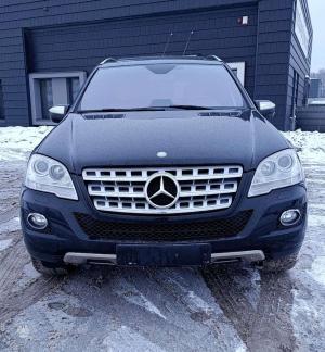 Melns Mercedes-Benz ML 350 2010 Kauņa, ar dzinēja tilpumu 2.99 L un nobraukumu 369 tūkst. km par 6999 €, foto 2 vietnē AUTOMOTO.COM.LV
