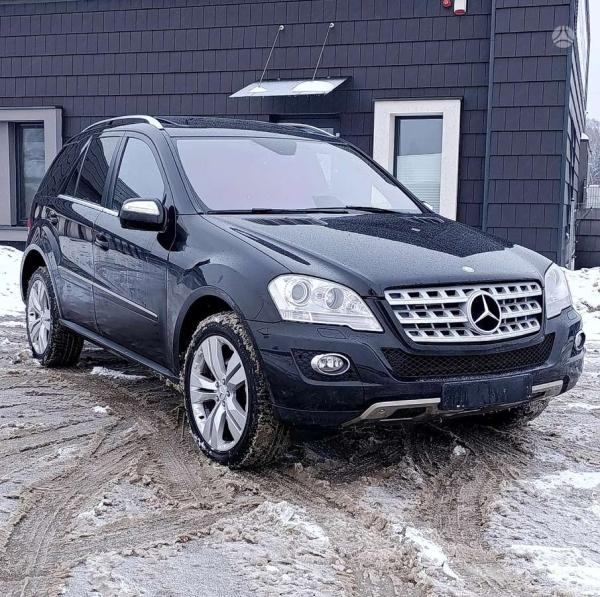 Black Mercedes-Benz ML 350 2010 in Kaunas, with an engine capacity of 2.99 L and mileage of 369 thousand km for 6999 €, photo 3 on AUTOMOTO.COM.LV