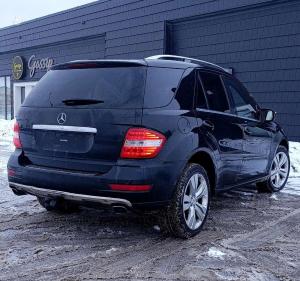 Melns Mercedes-Benz ML 350 2010 Kauņa, ar dzinēja tilpumu 2.99 L un nobraukumu 369 tūkst. km par 6999 €, foto 4 vietnē AUTOMOTO.COM.LV