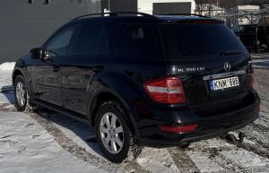 Black Mercedes-Benz ML 350 2010 in Kaunas, with an engine capacity of 2.99 L and mileage of 291 thousand km for 9900 €, photo 3 on AUTOMOTO.COM.LV