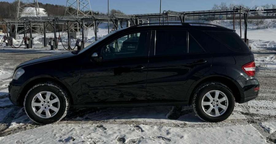 Black Mercedes-Benz ML 350 2010 in Kaunas, with an engine capacity of 2.99 L and mileage of 291 thousand km for 9900 €, photo 9 on AUTOMOTO.COM.LV