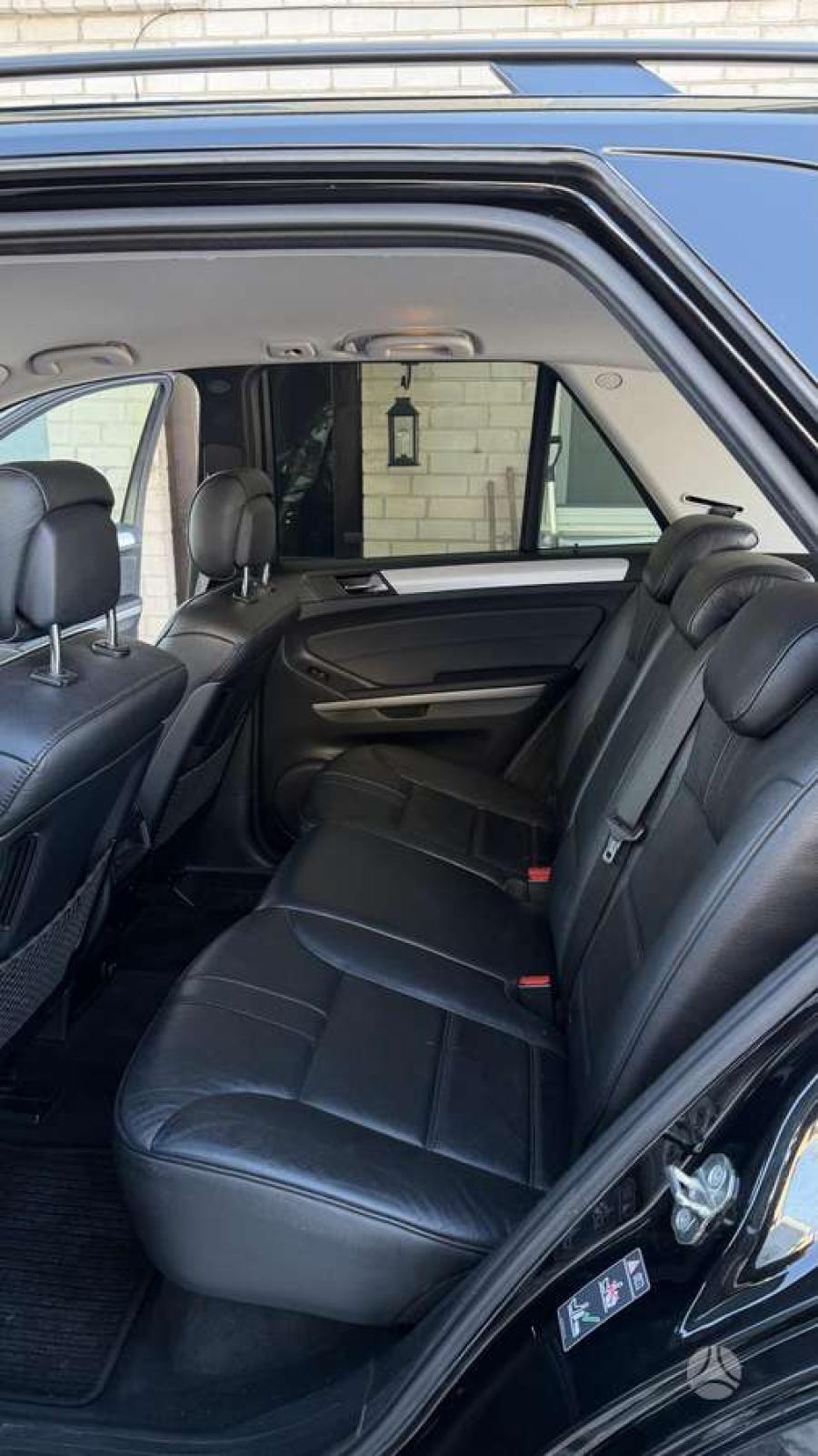 Black Mercedes-Benz ML 350 2010 in Kaunas, with an engine capacity of 2.99 L and mileage of 291 thousand km for 9900 €, photo 12 on AUTOMOTO.COM.LV