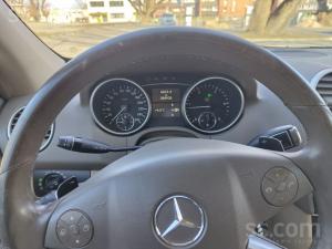 Melns Mercedes-Benz ML 350 2010 Liepāja, ar dzinēja tilpumu 3.00 L un nobraukumu 289 tūkst. km par 7900 €, foto 7 vietnē AUTOMOTO.COM.LV