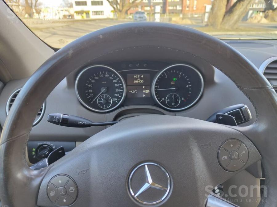 Melns Mercedes-Benz ML 350 2010 Liepāja, ar dzinēja tilpumu 3.00 L un nobraukumu 289 tūkst. km par 7900 €, foto 7 vietnē AUTOMOTO.COM.LV