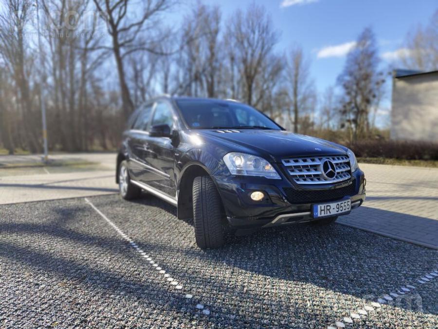 Melns Mercedes-Benz ML 350 2010 Liepāja, ar dzinēja tilpumu 3.00 L un nobraukumu 289 tūkst. km par 7900 €, foto 8 vietnē AUTOMOTO.COM.LV