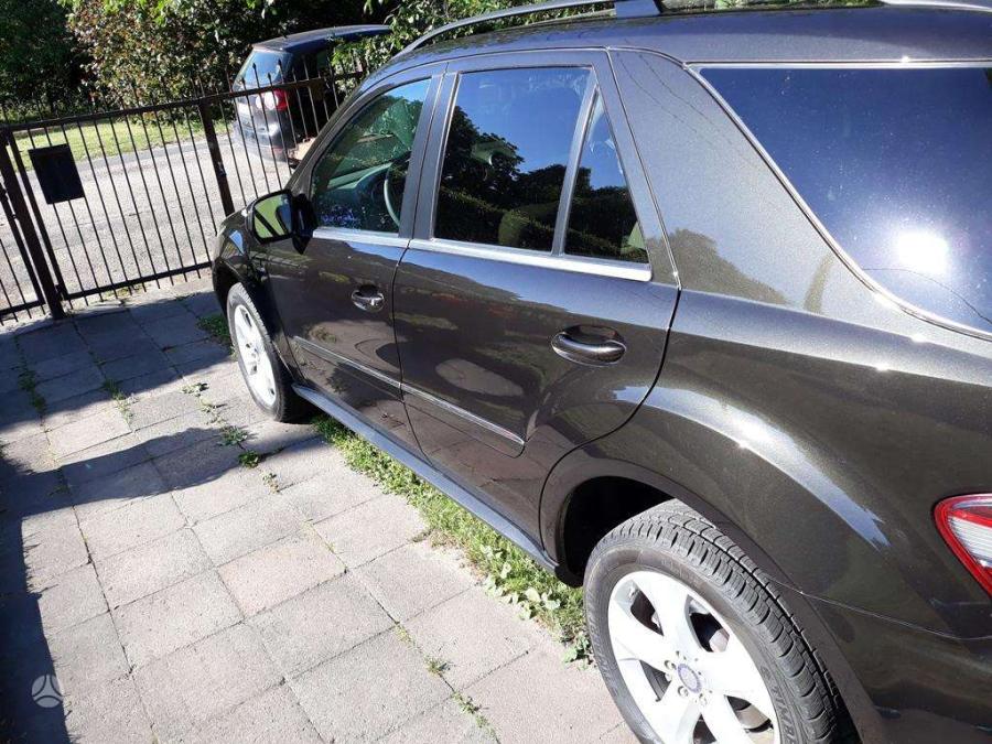 Melns Mercedes-Benz ML 350 2010 Viļņa, ar dzinēja tilpumu 2.99 L un nobraukumu 144 tūkst. km par 8400 €, foto 3 vietnē AUTOMOTO.COM.LV