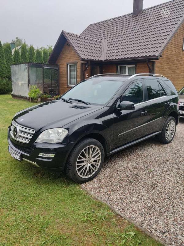 Melns Mercedes-Benz ML 350 2010 Šilalė, ar dzinēja tilpumu 2.99 L un nobraukumu 300 tūkst. km par 8450 €, foto 1 vietnē AUTOMOTO.COM.LV