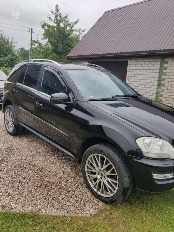 Melns Mercedes-Benz ML 350 2010 Šilalė, ar dzinēja tilpumu 2.99 L un nobraukumu 300 tūkst. km par 8450 €, foto 2 vietnē AUTOMOTO.COM.LV
