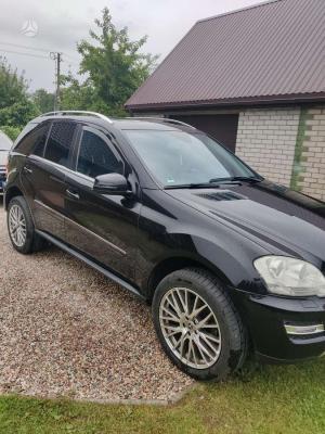 Melns Mercedes-Benz ML 350 2010 Šilalė, ar dzinēja tilpumu 2.99 L un nobraukumu 300 tūkst. km par 8450 €, foto 3 vietnē AUTOMOTO.COM.LV