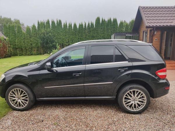 Melns Mercedes-Benz ML 350 2010 Šilalė, ar dzinēja tilpumu 2.99 L un nobraukumu 300 tūkst. km par 8450 €, foto 5 vietnē AUTOMOTO.COM.LV