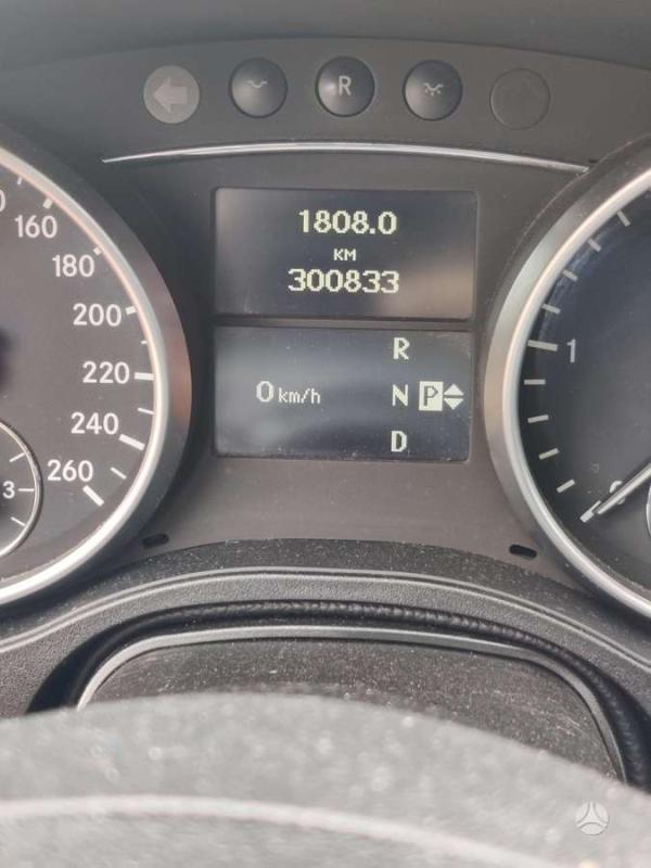 Melns Mercedes-Benz ML 350 2010 Šilalė, ar dzinēja tilpumu 2.99 L un nobraukumu 300 tūkst. km par 8450 €, foto 7 vietnē AUTOMOTO.COM.LV