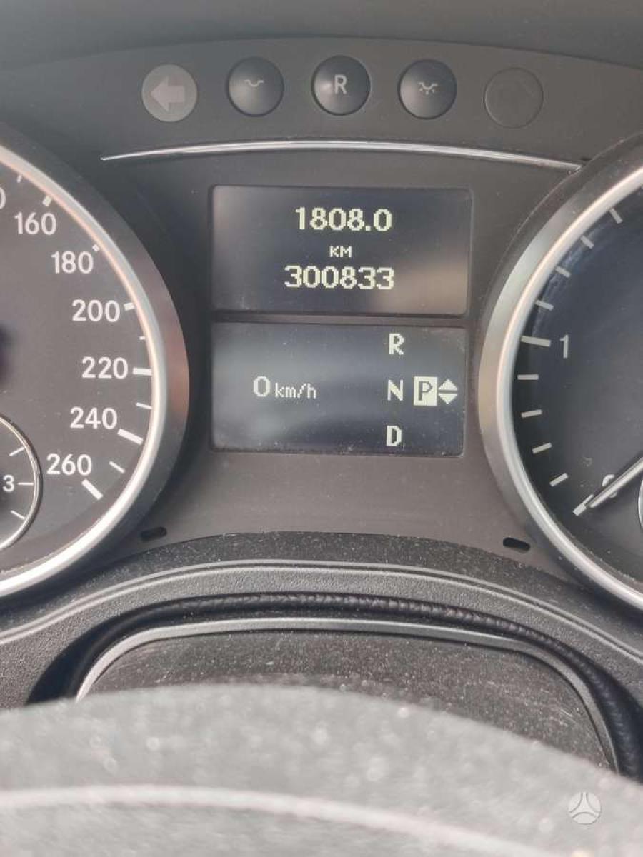 Melns Mercedes-Benz ML 350 2010 Šilalė, ar dzinēja tilpumu 2.99 L un nobraukumu 300 tūkst. km par 8450 €, foto 8 vietnē AUTOMOTO.COM.LV