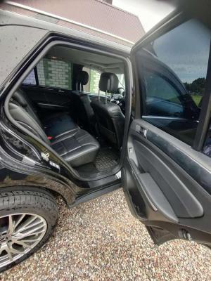 Melns Mercedes-Benz ML 350 2010 Šilalė, ar dzinēja tilpumu 2.99 L un nobraukumu 300 tūkst. km par 8450 €, foto 12 vietnē AUTOMOTO.COM.LV