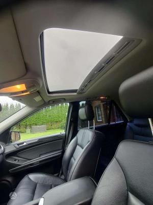 Melns Mercedes-Benz ML 350 2010 Šilalė, ar dzinēja tilpumu 2.99 L un nobraukumu 300 tūkst. km par 8450 €, foto 14 vietnē AUTOMOTO.COM.LV