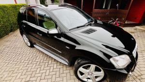 Black Mercedes-Benz ML 350 2010 in Birzai, with an engine capacity of 2.99 L and mileage of 197 thousand km for 9900 €, photo 4 on AUTOMOTO.COM.LV