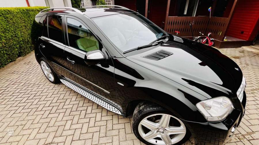 Black Mercedes-Benz ML 350 2010 in Birzai, with an engine capacity of 2.99 L and mileage of 197 thousand km for 9900 €, photo 4 on AUTOMOTO.COM.LV