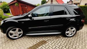Black Mercedes-Benz ML 350 2010 in Birzai, with an engine capacity of 2.99 L and mileage of 197 thousand km for 9900 €, photo 5 on AUTOMOTO.COM.LV