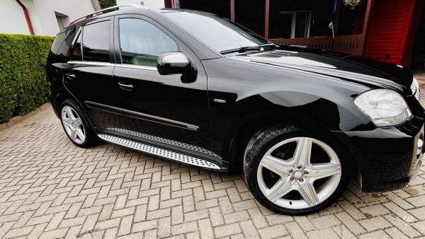 Black Mercedes-Benz ML 350 2010 in Birzai, with an engine capacity of 2.99 L and mileage of 197 thousand km for 9900 €, photo 6 on AUTOMOTO.COM.LV