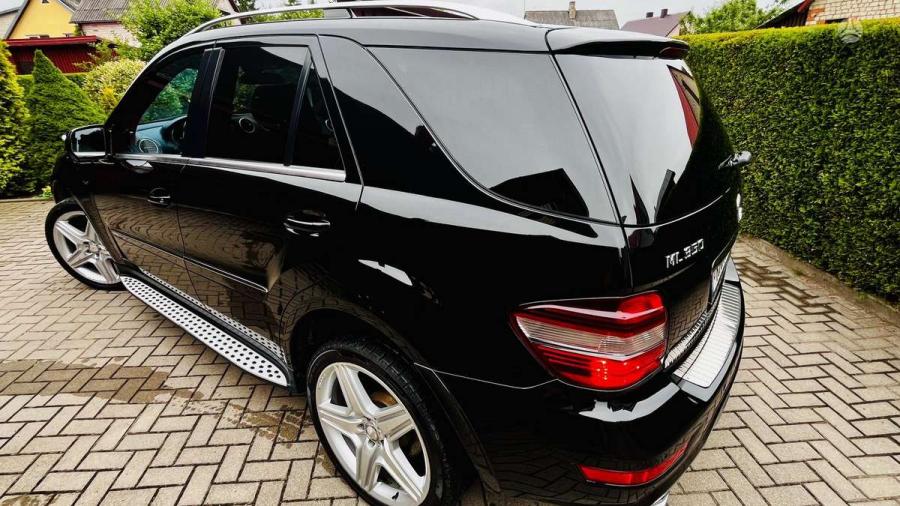 Black Mercedes-Benz ML 350 2010 in Birzai, with an engine capacity of 2.99 L and mileage of 197 thousand km for 9900 €, photo 8 on AUTOMOTO.COM.LV