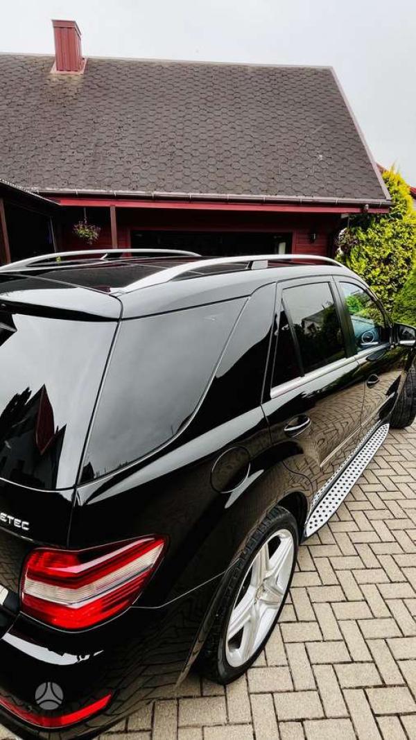 Black Mercedes-Benz ML 350 2010 in Birzai, with an engine capacity of 2.99 L and mileage of 197 thousand km for 9900 €, photo 8 on AUTOMOTO.COM.LV