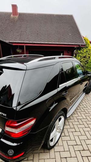 Black Mercedes-Benz ML 350 2010 in Birzai, with an engine capacity of 2.99 L and mileage of 197 thousand km for 9900 €, photo 9 on AUTOMOTO.COM.LV