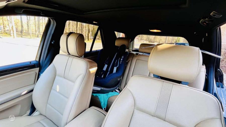 Black Mercedes-Benz ML 350 2010 in Birzai, with an engine capacity of 2.99 L and mileage of 197 thousand km for 9900 €, photo 13 on AUTOMOTO.COM.LV
