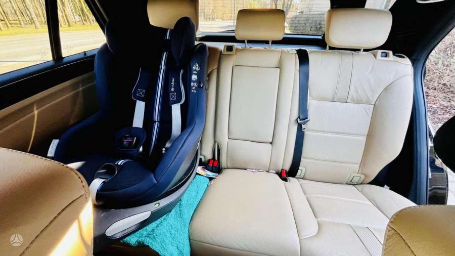 Black Mercedes-Benz ML 350 2010 in Birzai, with an engine capacity of 2.99 L and mileage of 197 thousand km for 9900 €, photo 16 on AUTOMOTO.COM.LV