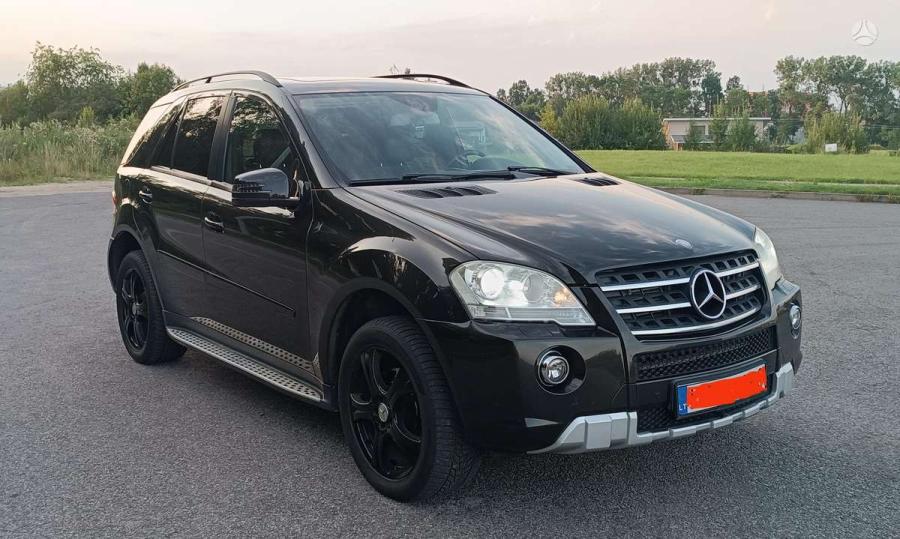 Black Mercedes-Benz ML 350 2010 in Alytus, with an engine capacity of 3.00 L and mileage of 343 thousand km for 7850 €, photo 9 on AUTOMOTO.COM.LV